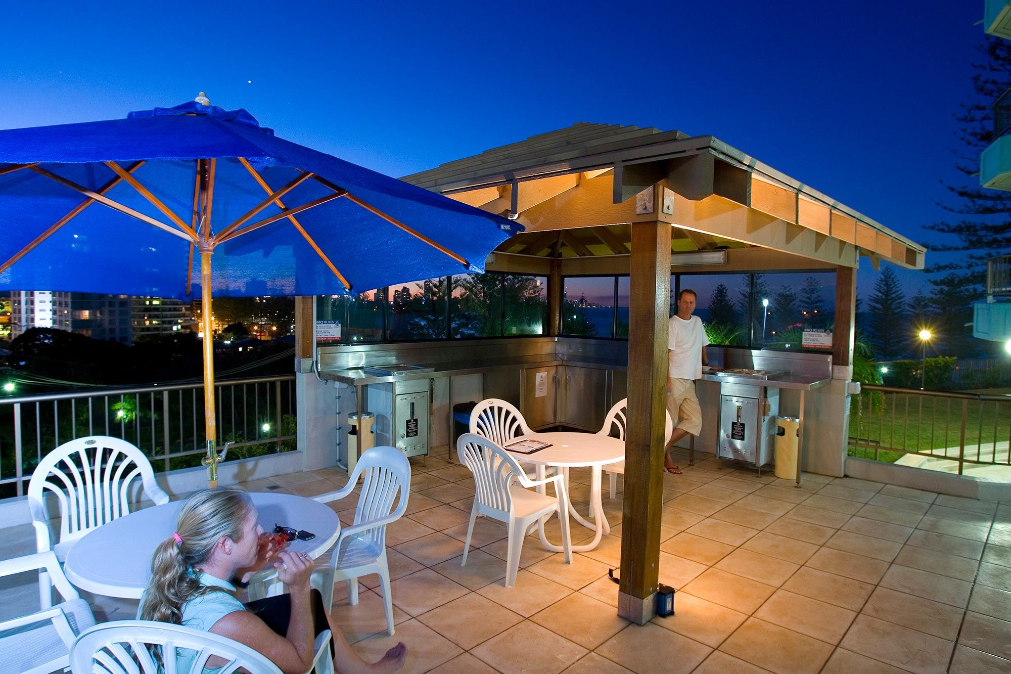 Your Absolute Beachfront Accommodation in Burleigh Heads - Gemini Court ...